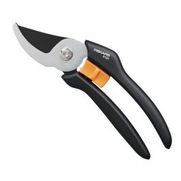 Fiskars Solid Pruner Bypass P121 | BS Fixings